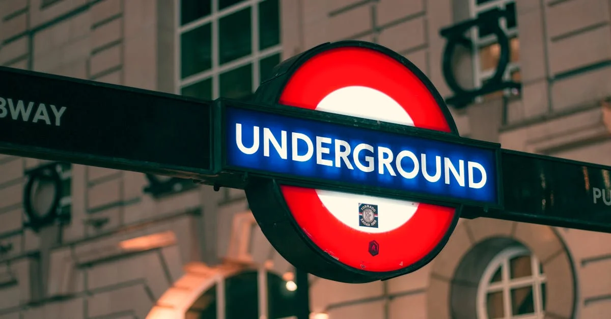 Top 10 Famous Travel Guides to Elevate Your Travel Experience - Atsugiham